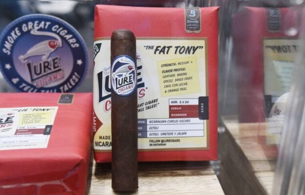 Lure Corojo Oscuro The Fat Tony: a cigar with a mafia name and flavor ...