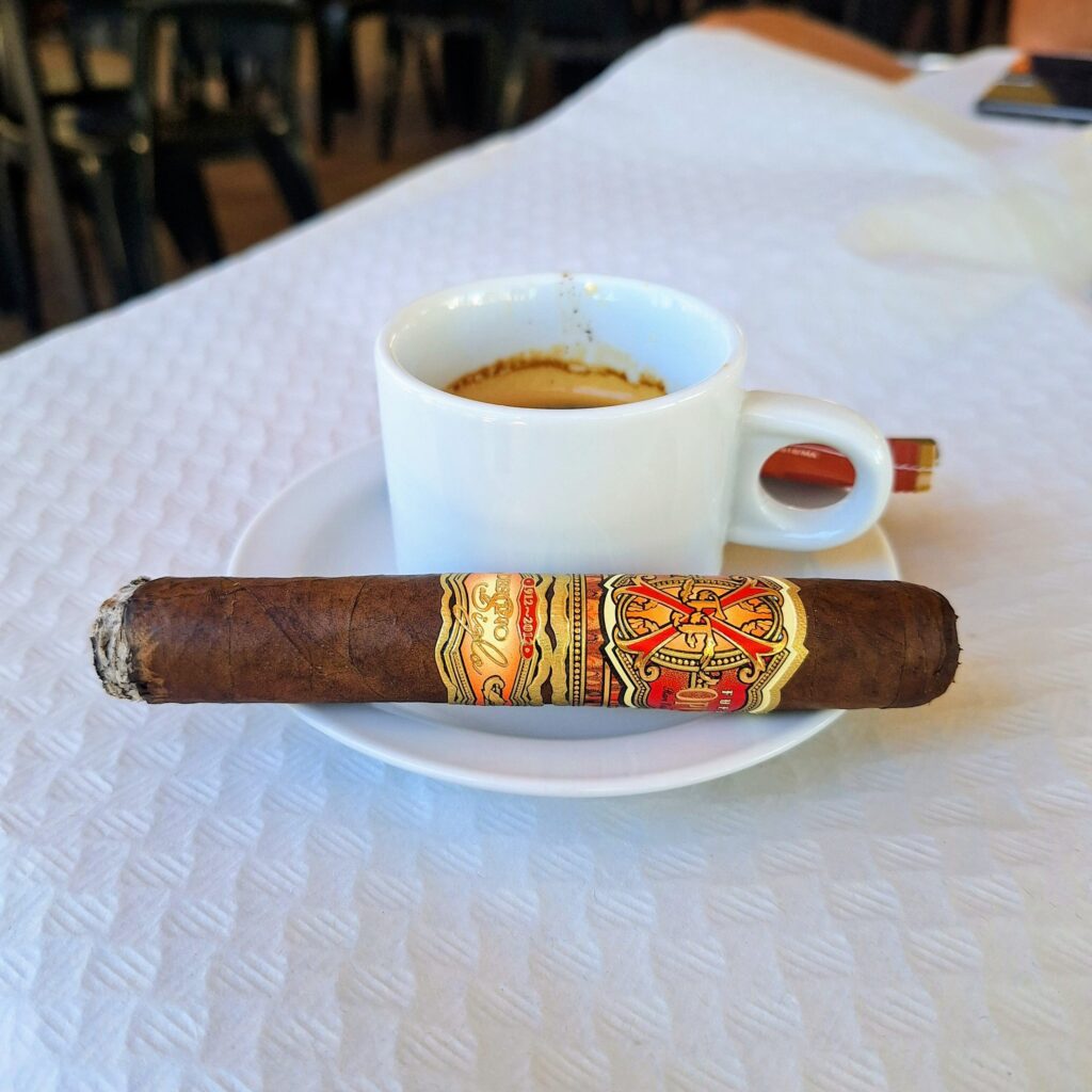 Intensidad y carácter en cada calada: Opus X Oro Oscuro Robusto - Cigar ...